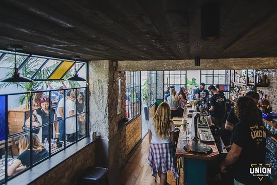 בר the union bar - רודוס